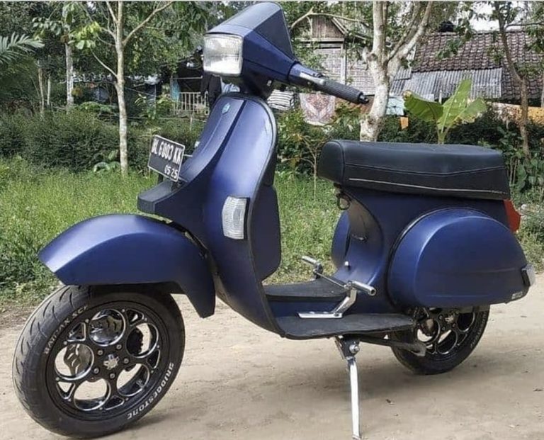 Blue Vespa Excel t5 custom modified with black custom wheel Order Vespa – Vespa PX